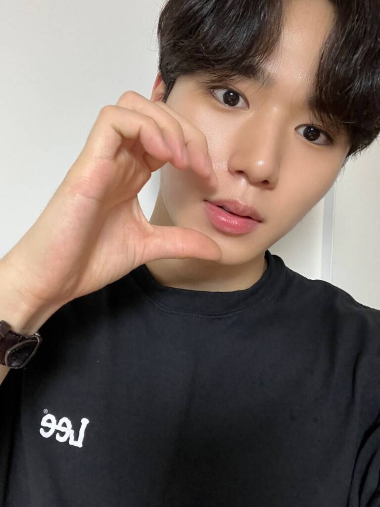 引用元：https://twitter.com/WEi__Official